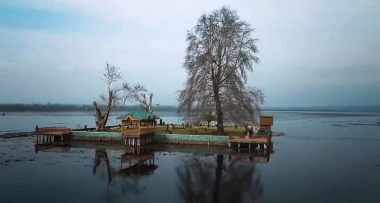 Char Chinar Dal lake, Srinagar Kashmir